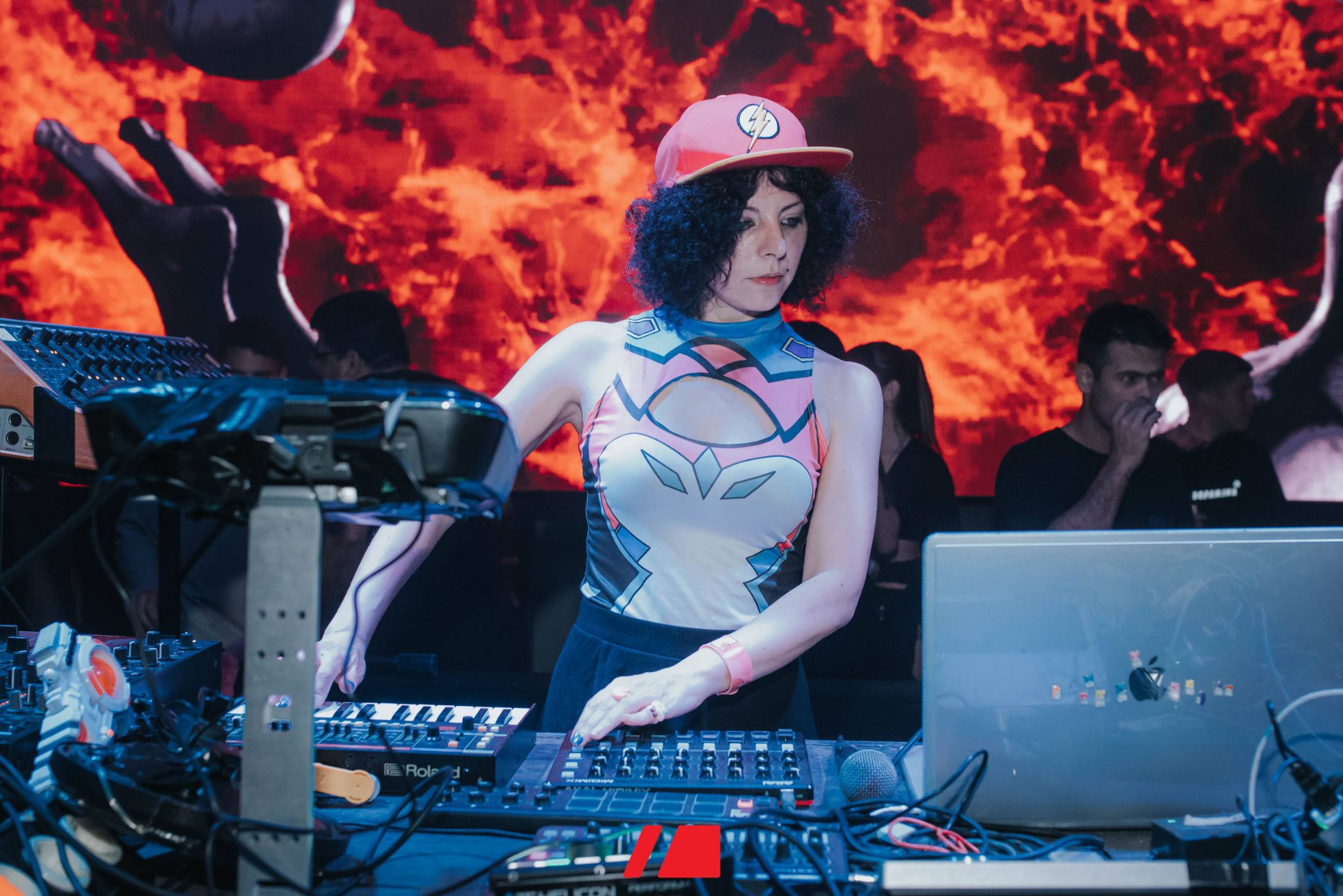 “Lux”, de Giorgia Angiuli pela label do Astrix, chega ao 2º lugar no ...